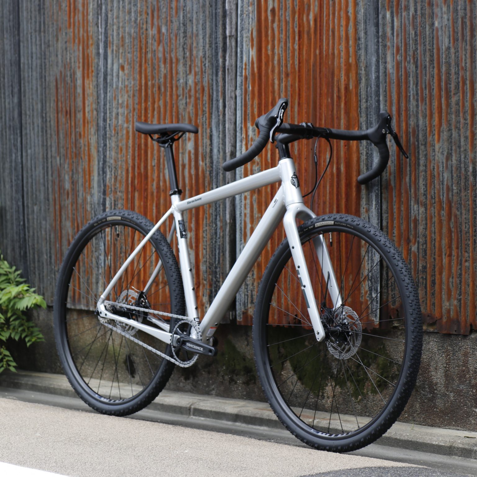 BLOG 遂に入荷！【SALSA CYCLES (サルサ サイクルズ) 】 STORMCHASER（ストームチェイサー）シルバーカラーが登場! | 京都のスポーツ自転車専門 エイリン丸太町店