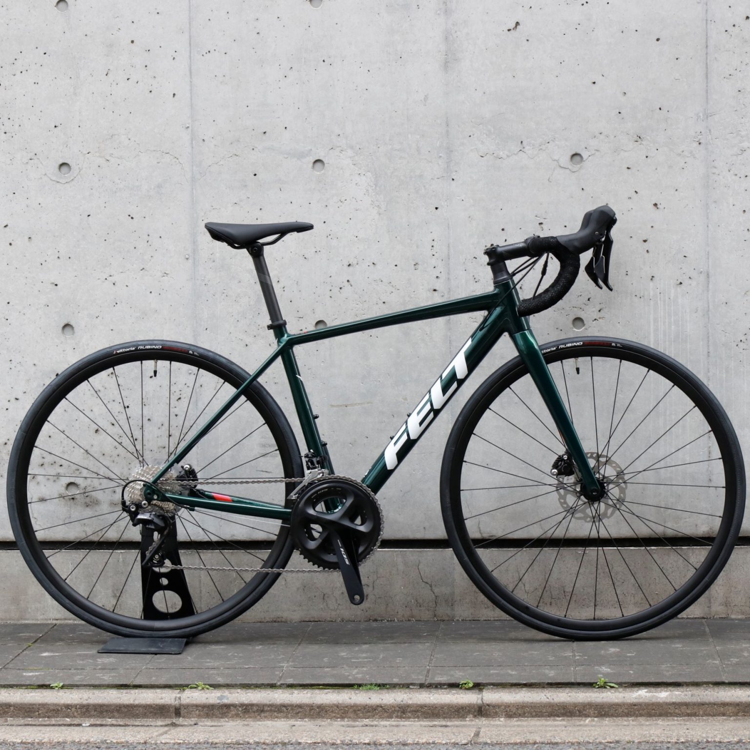 BLOG 【在庫SALE / セール】今買うべきロードバイク。11速油圧105搭載で税込20万円アンダー！【2023年モデル】FELT ...