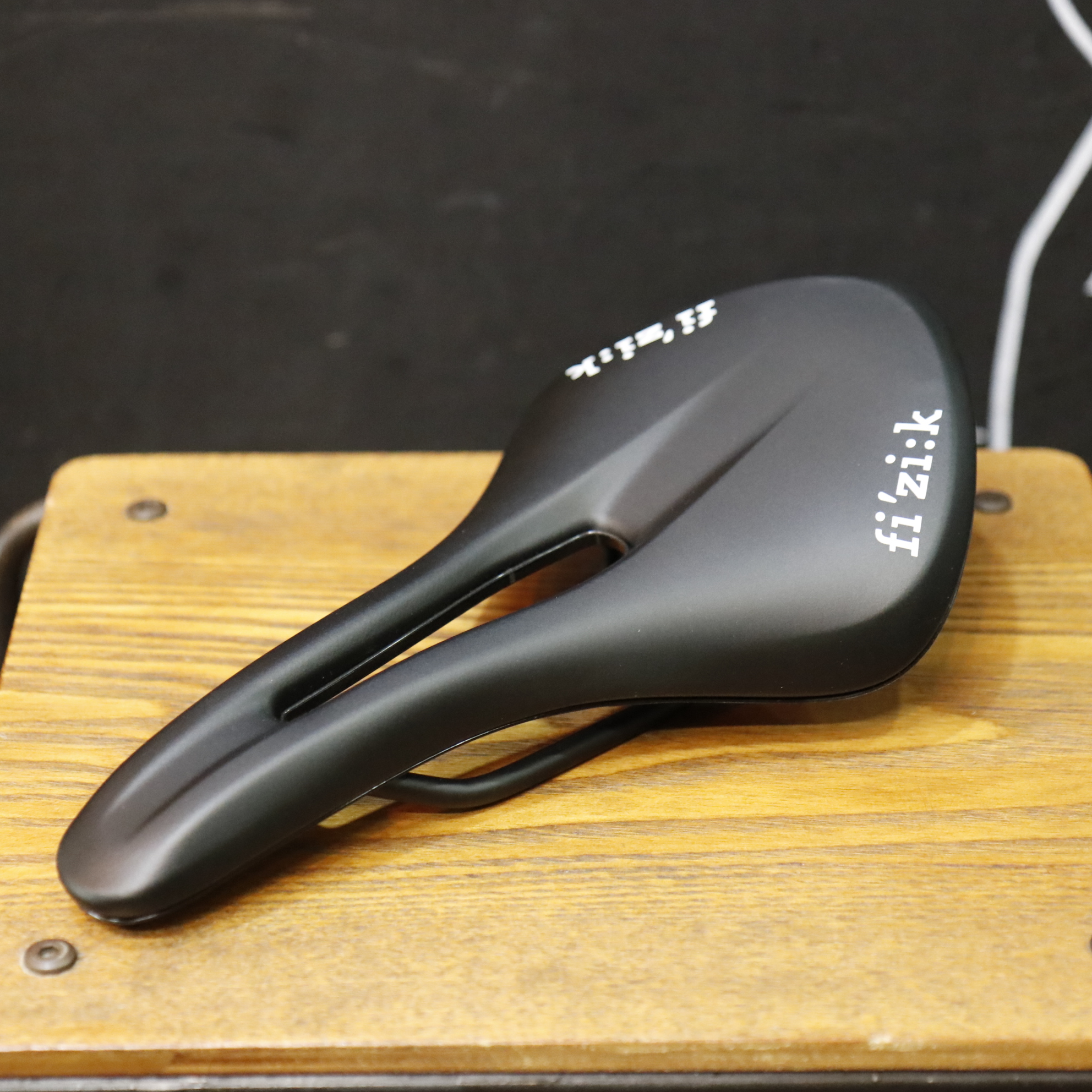 BLOG モデルチェンジでさらに快適に！新・定番サドル【Fizik / フィジーク 】VENTO ANTARES R5（ヴェント アンタレス ...