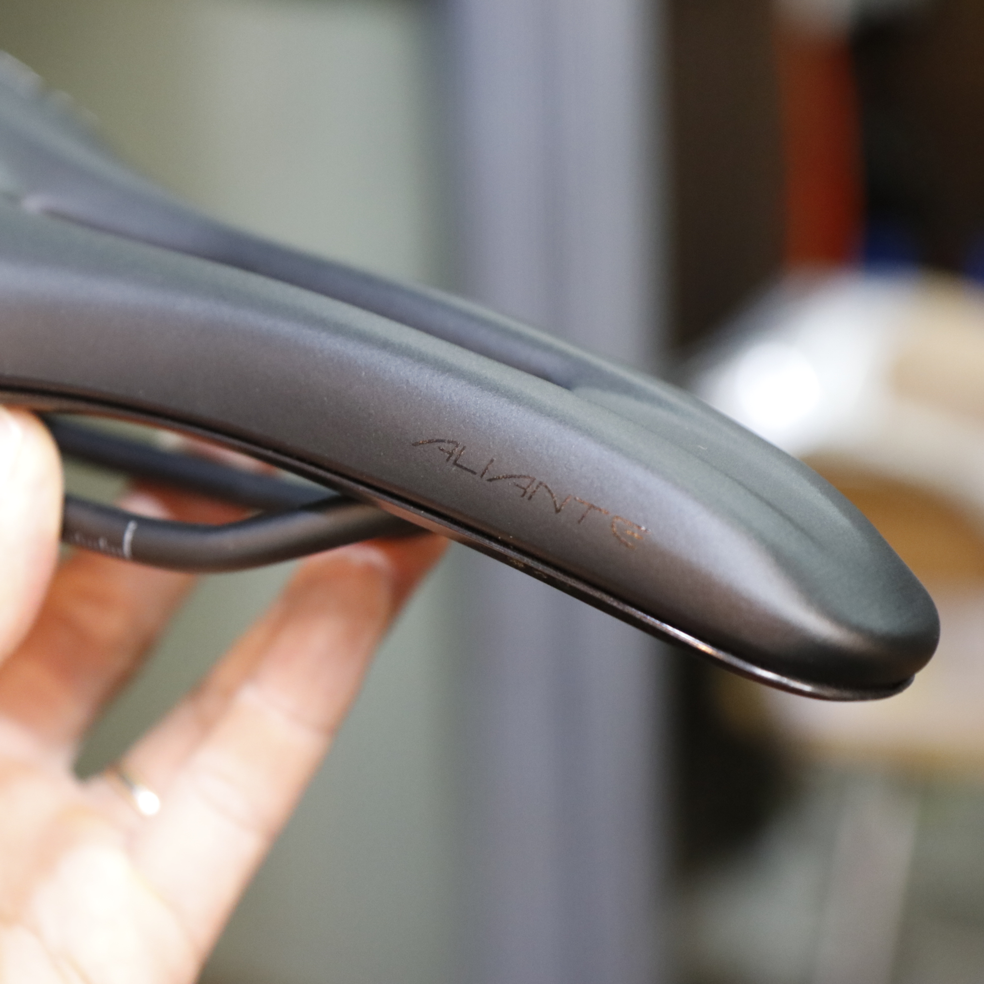 BLOG モデルチェンジでさらに快適に！新・定番サドル【Fizik / フィジーク 】VENTO ANTARES R5（ヴェント アンタレス R5） ＆ TEMPO ALIANTE R5 ...