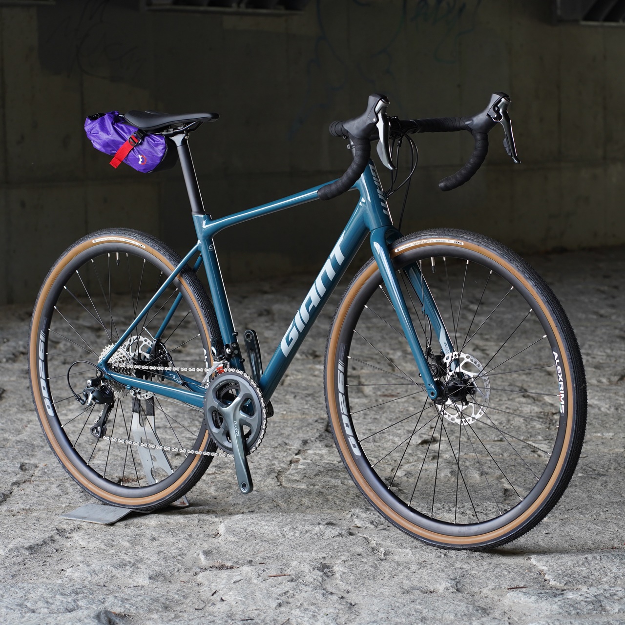 BLOG 【在庫SALE】軽量ロード×簡単グラベル化！GIANT CONTEND AR2（2024） | 京都のスポーツ自転車専門 エイリン丸太町店