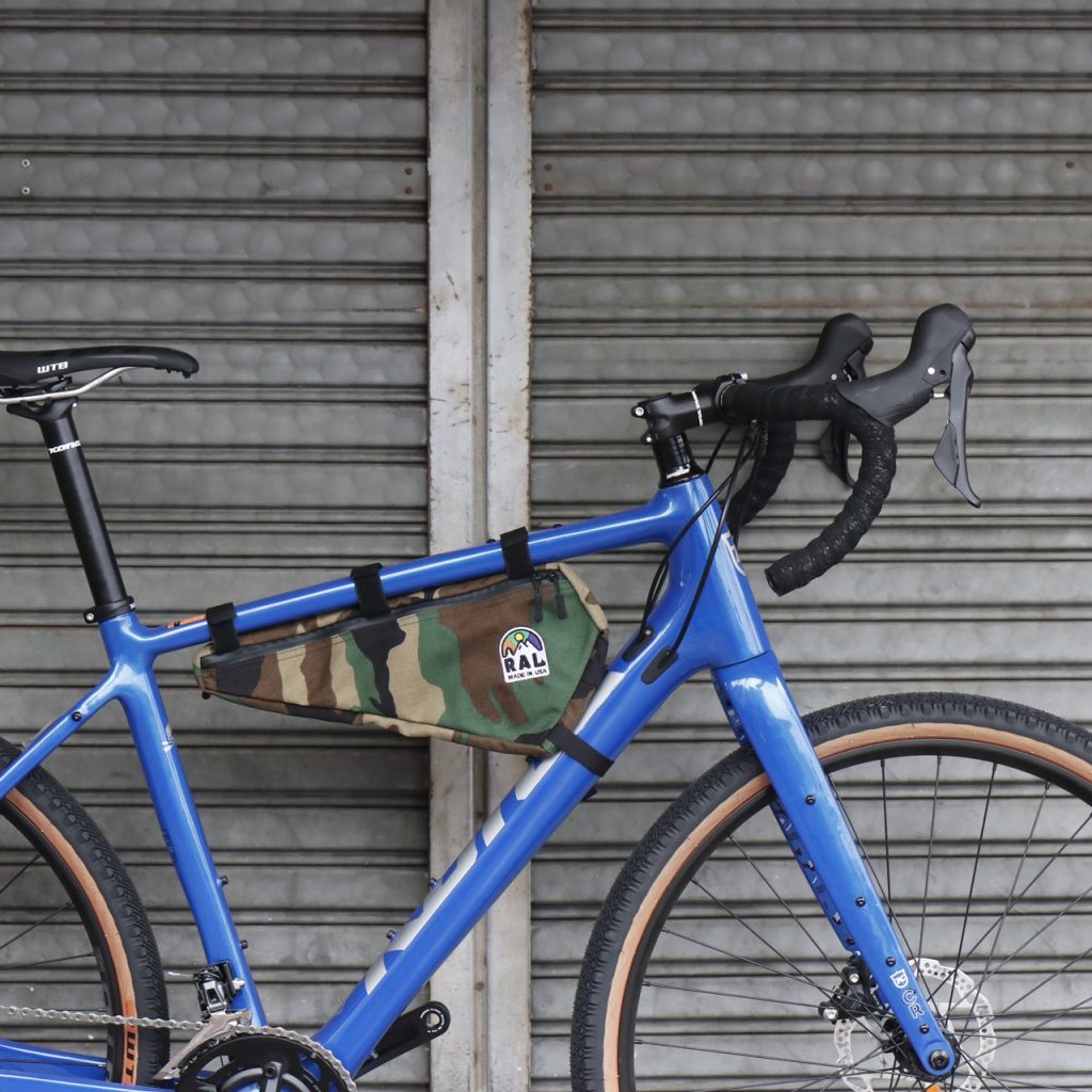 BLOG MADE IN USAで驚愕コスパ。古き良きアウトドア感漂う名作フレームバッグ【 RAL / ラル】 EM LOADER / EM ...