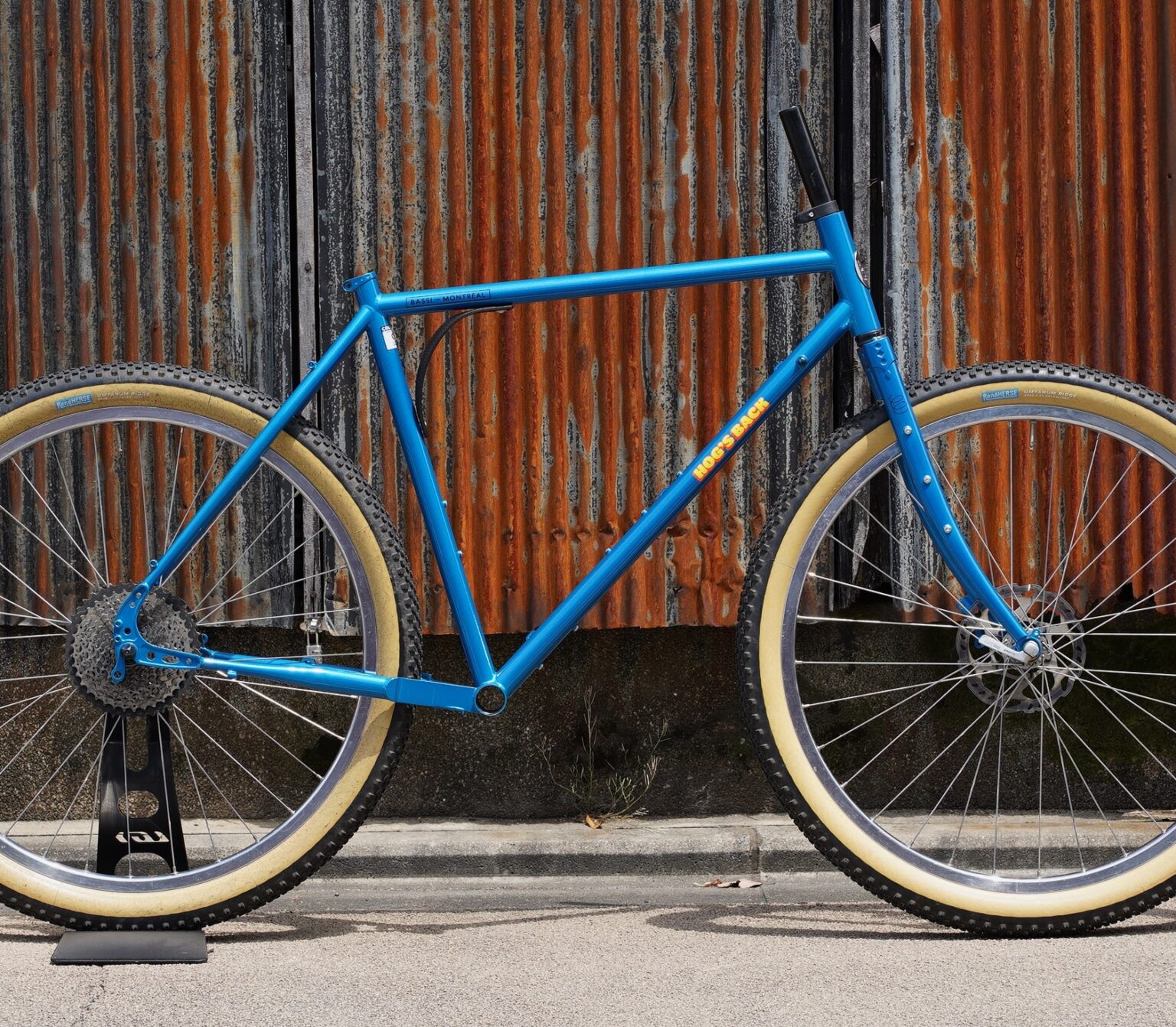 BLOG ”ポップなデザイン” と ”自転車を楽しむ為の実用性&機能性” 【 BASSI BIKES 】HOG’S BACK” フレームセット ...