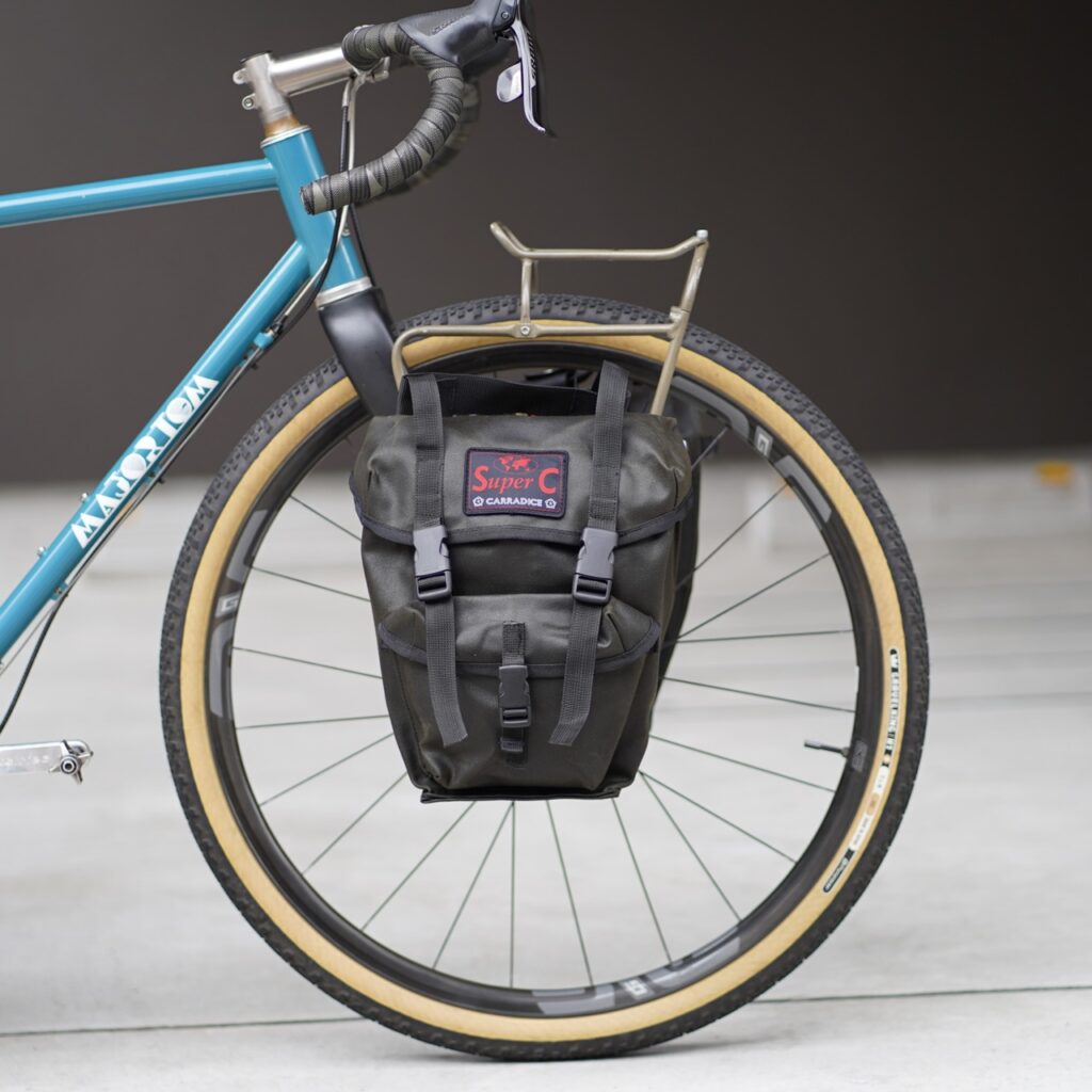 BLOG ワックスドコットンから感じる英国伝統文化。handmade in ENGLAD パニアバッグ【 CARRADICE ( キャラダイス ...