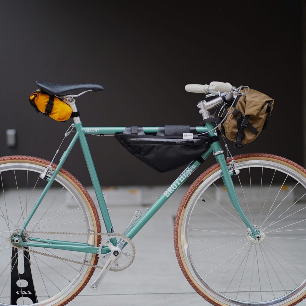 BLOG Hand Made in U.S.A!! よく遊び自分達でつくる【ROAD RUNNER BAGS】Bike Packing ...